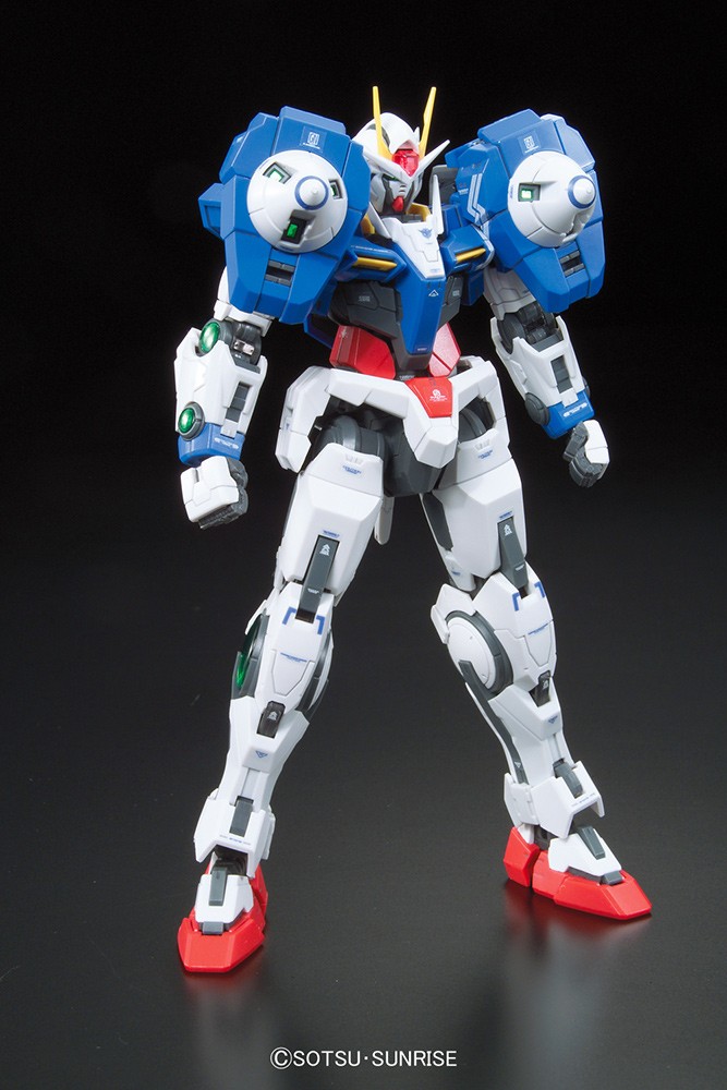 BANDAI REAL GRADE RG 00 RAISER GUNDAM 1/144 MODEL KIT FIGURE