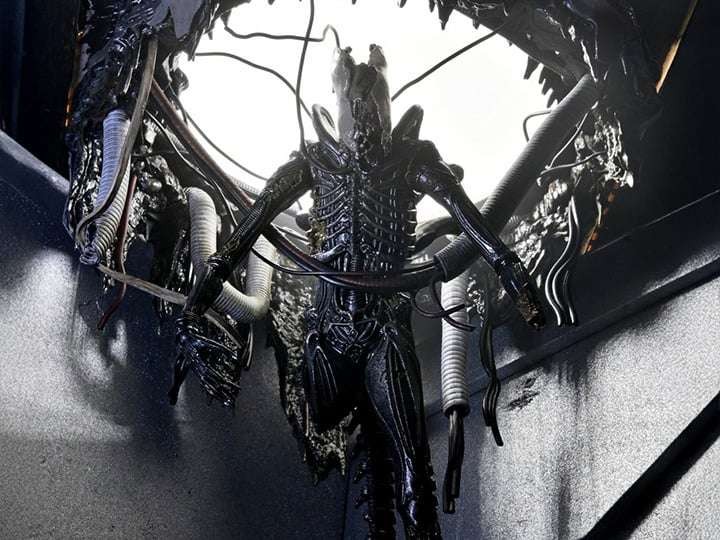 NECA ALIEN ROMULUS XENOMORPH XX121 DELUXE SUSPENDED LAB ACTION FIGURE